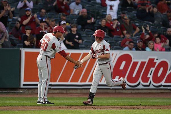 Hogs put end to losing streak with 2-out hit in the 9th