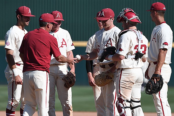 Hogs tiptoe around 15 walks | Northwest Arkansas Democrat-Gazette