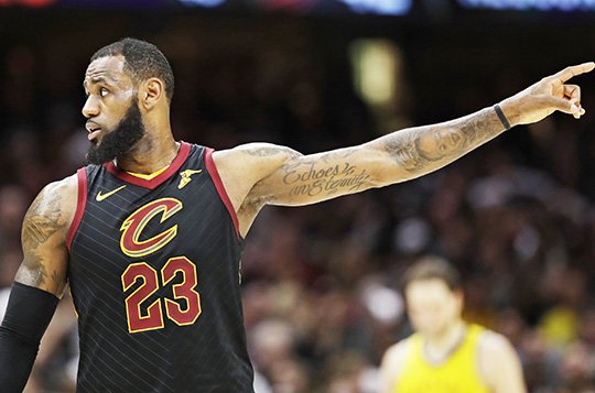 LeBron stays perfect in first round as Cavs advance