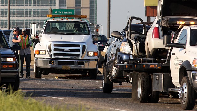 Police: 1 killed, at least 4 hurt in multi-vehicle crash on I-30 at ...