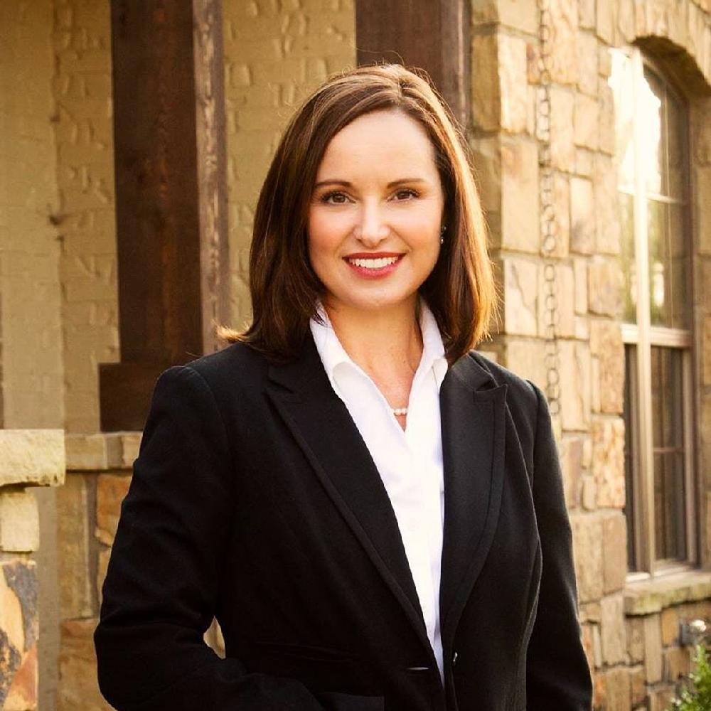 2 hopefuls in race for 3-county judge post
