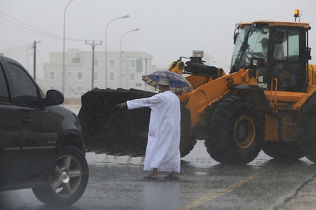 Cyclone's rains threaten to flood Oman | The Arkansas Democrat-Gazette ...