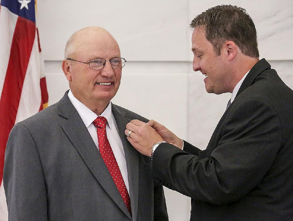 Arkansas lawmaker takes oath, fills out chamber | The Arkansas Democrat ...