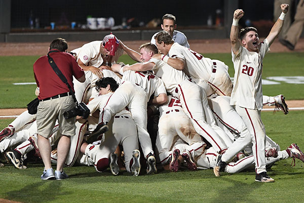 WholeHogSports - Hog piles symbolize Arkansas' success in baseball