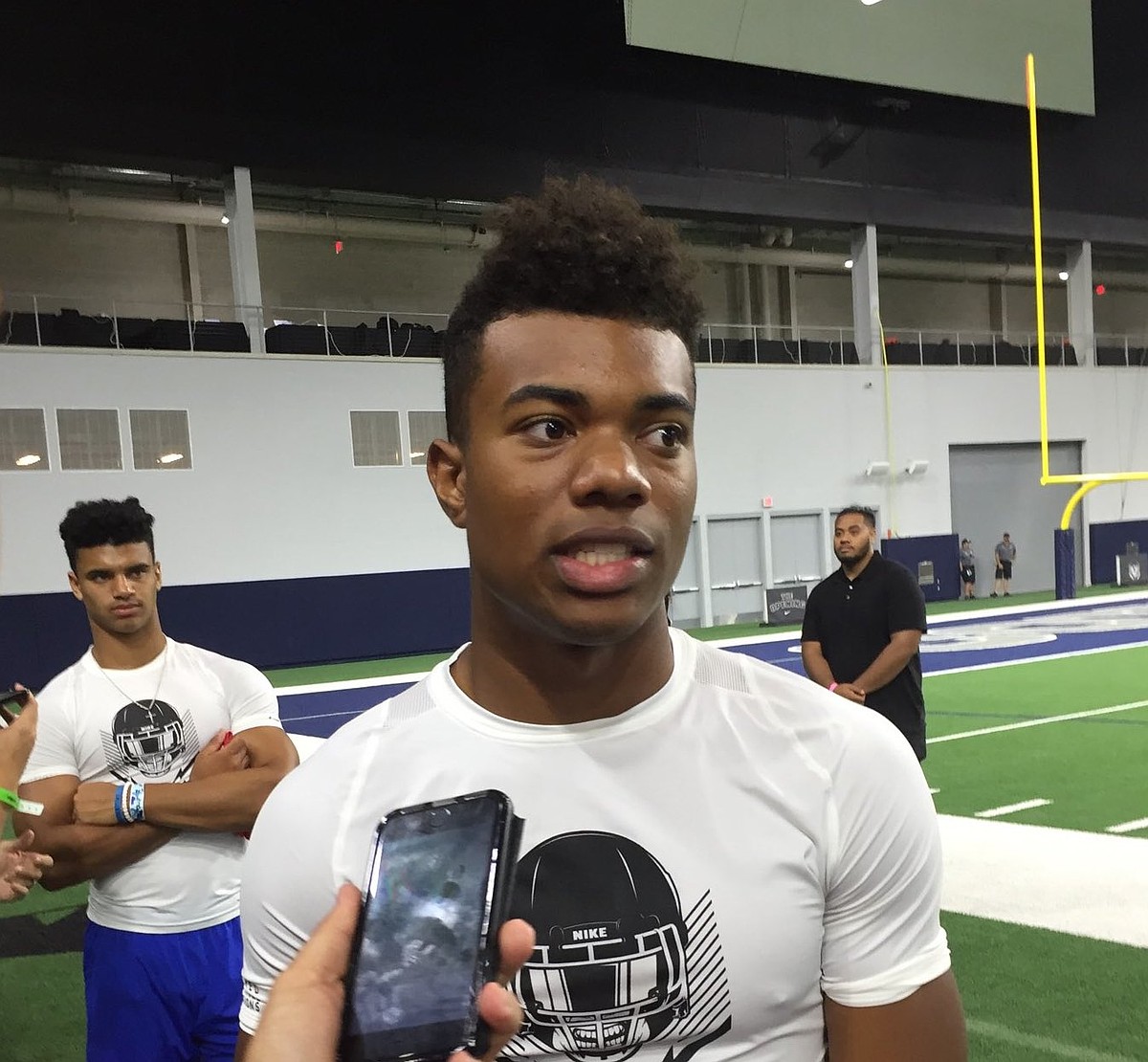Early offer gets highly recruited WR on campus, interested in Arkansas ...