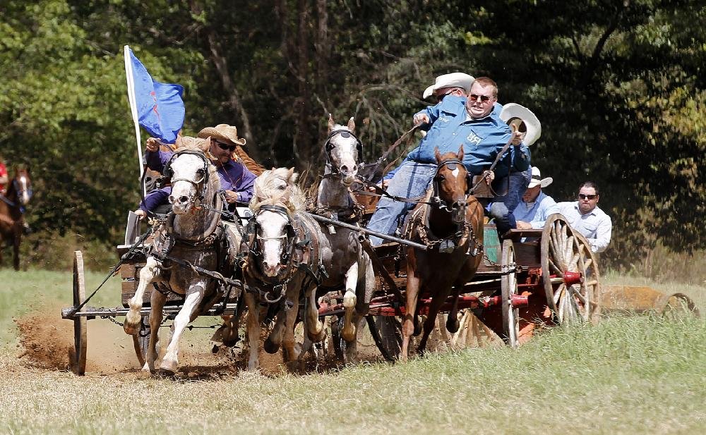 Chuckwagon Racing in Clinton | The Arkansas Democrat-Gazette - Arkansas ...