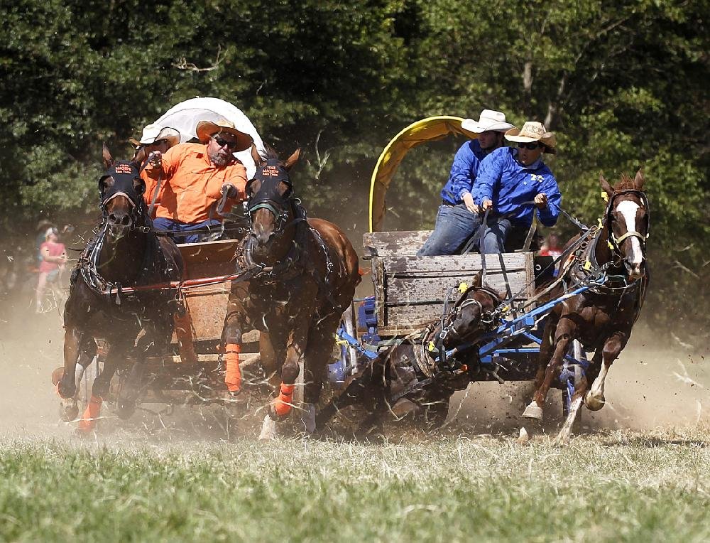 Chuckwagon Racing in Clinton | The Arkansas Democrat-Gazette - Arkansas ...