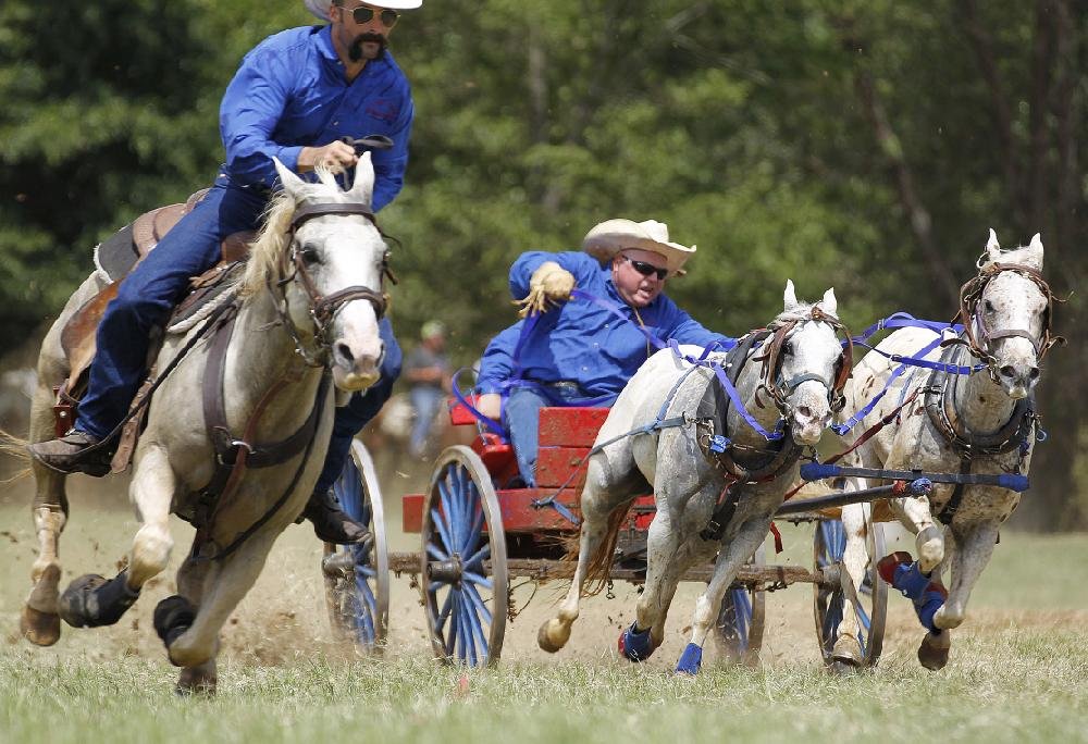 Chuckwagon Racing in Clinton | The Arkansas Democrat-Gazette - Arkansas ...