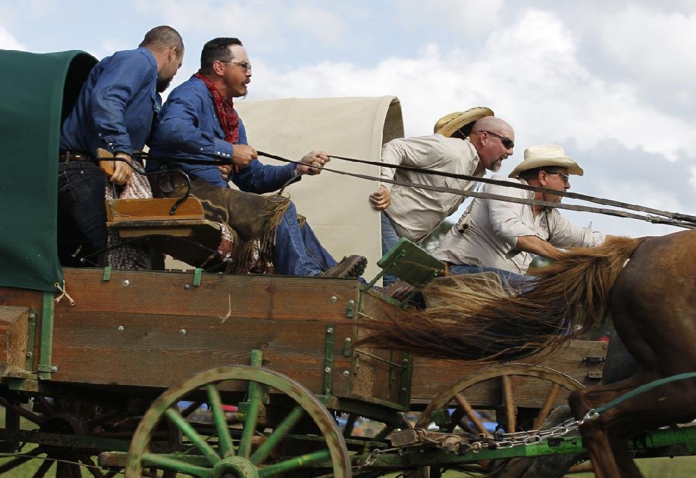 Chuckwagon Racing in Clinton | The Arkansas Democrat-Gazette - Arkansas ...