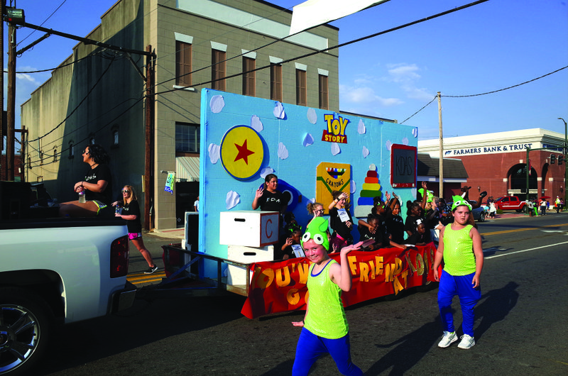 Fair week kicks off with parade, pageant | Magnolia Banner News