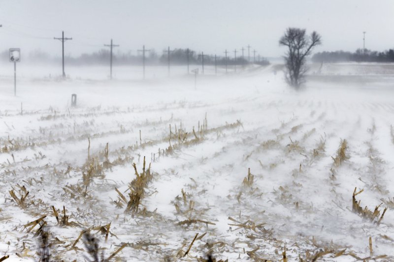 Snowstorm batters parts of Midwest, 100s of flights canceled ...