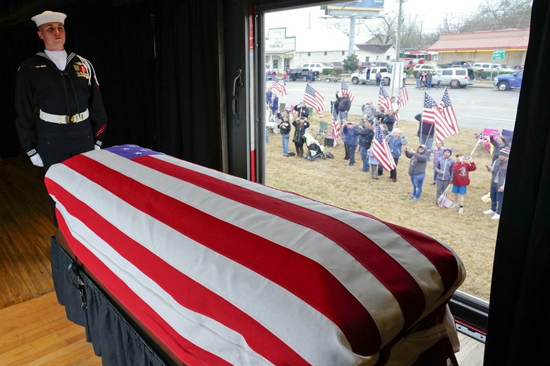 Thousands salute Bush funeral train 4141 on final Texas ride ...