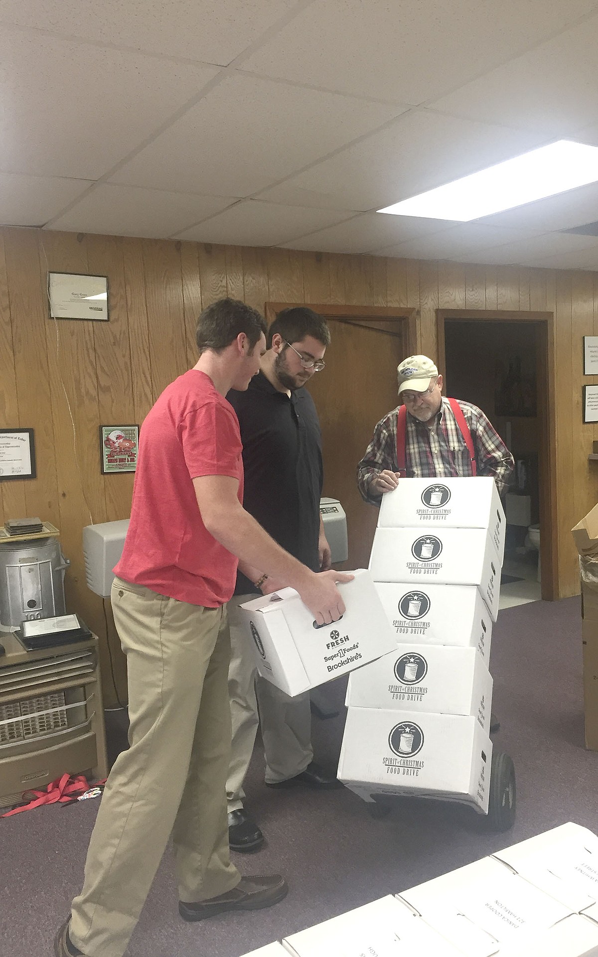 Rotary preps to distribute Christmas boxes | Camden News