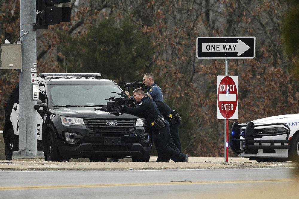 Child safe after pursuit, standoff, Little Rock police say