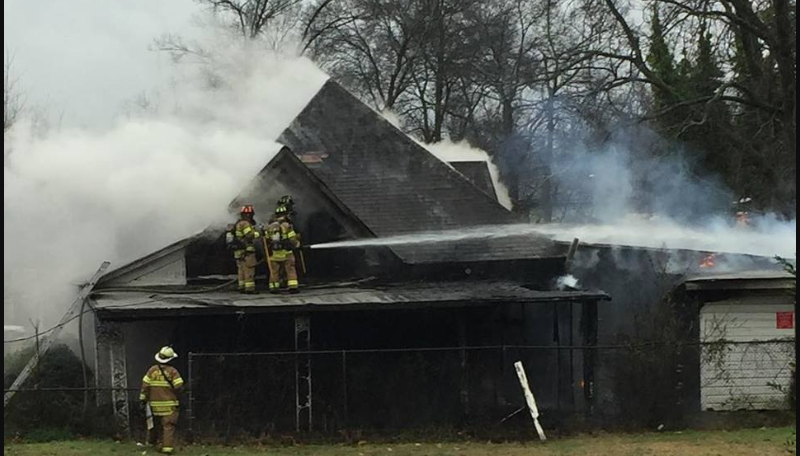 Little Rock firefighters battle blaze, storm during morning structure ...