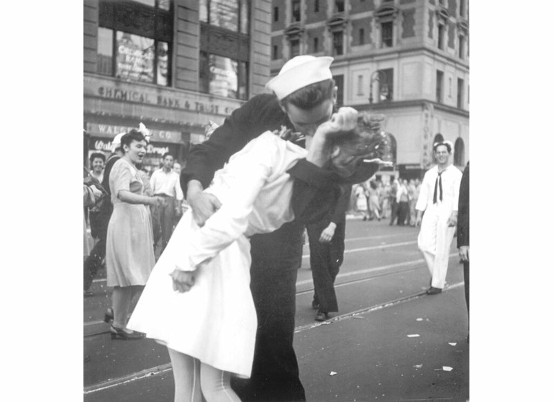 Sailor in iconic V-J Day Times Square kiss photo dies at 95 | Northwest ...