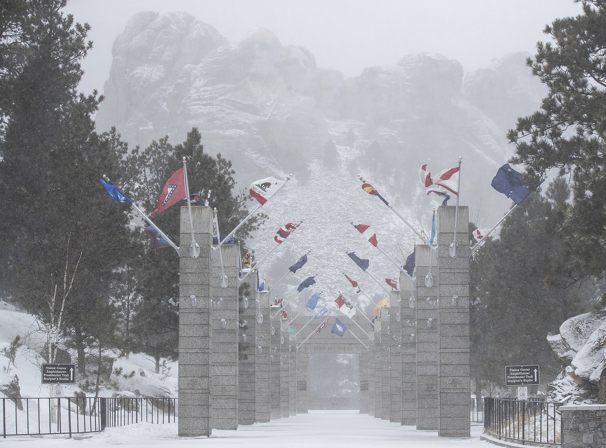 Colorado's 'bomb cyclone' storm barrels toward Midwest | El Dorado News