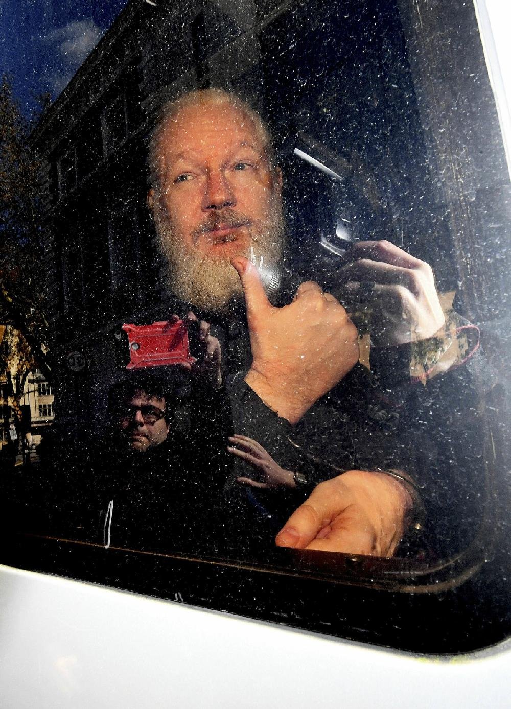 Assange Extracted From Embassy