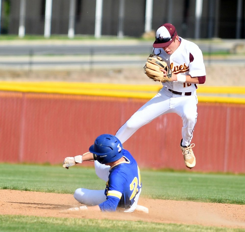 Late run lifts Rams over Wolves in final stretch