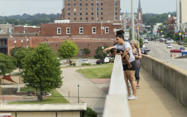 VIDEO, PHOTOS: Arkansas River floodwaters at historic levels in Fort ...