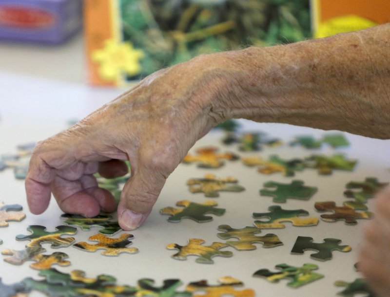 Broyles backers drive, dine | The Arkansas Democrat-Gazette - Arkansas ...