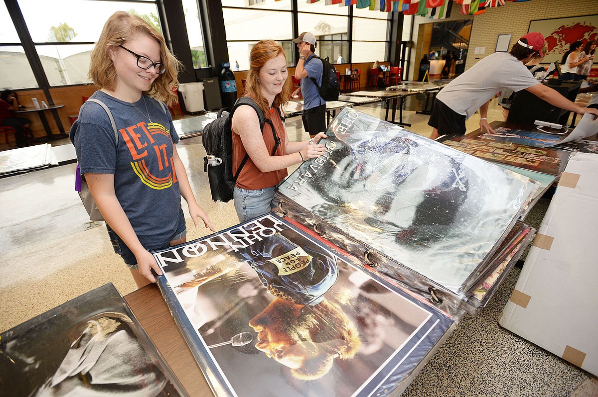 PHOTO GALLERY: Impromptu concert and poster sale at UA | Northwest ...