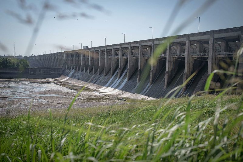 Town fights floods, unlikely foe