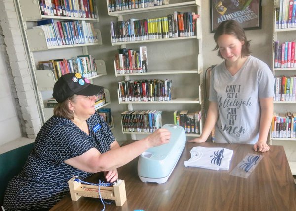 Gravette library hosts STEAM program kickoff | Westside Eagle Observer