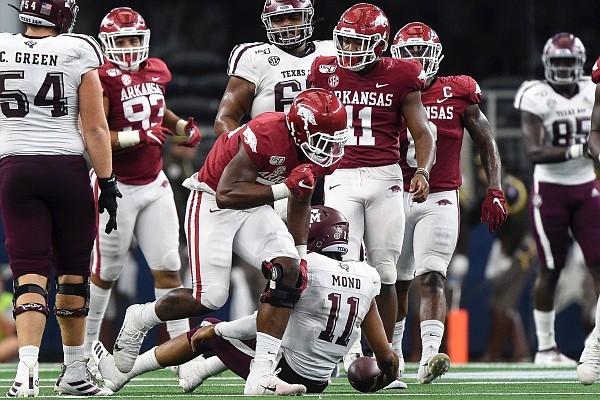 D-line shows signs of improvement ahead of bye week | Whole Hog Sports