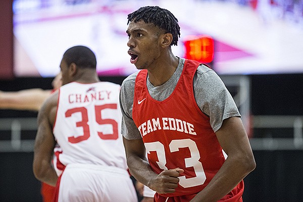 Whitt shows off his versatilty in Barnhill throwback | Whole Hog Sports