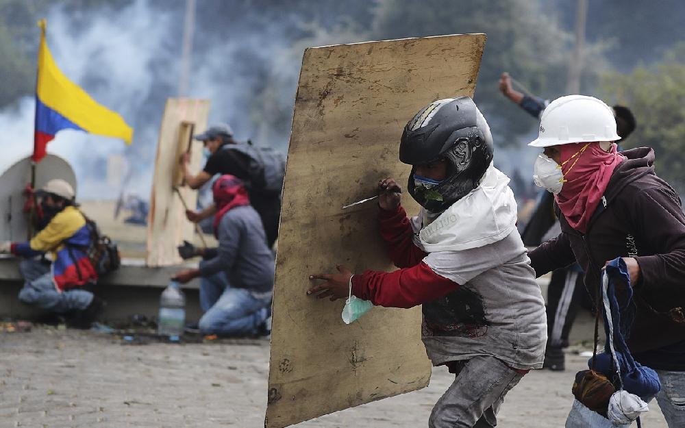 Ecuadorians make deal to end protests