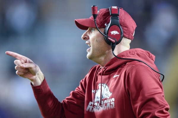 Hogs football coach Lunney impressed with heart of team | The Arkansas ...