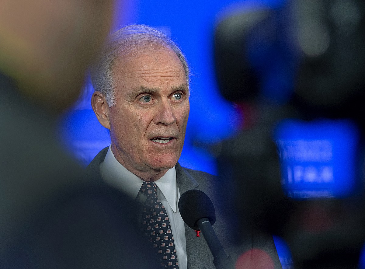 Esper: Trump barred removal of Navy SEAL; defense chief confirms order ...