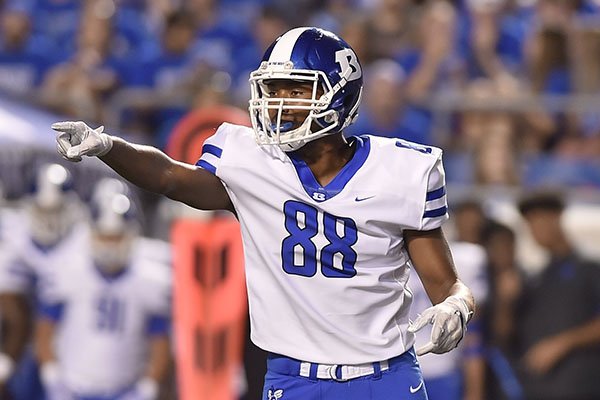 Arkansas signee Wallace turns recruiter during official visit | Whole ...