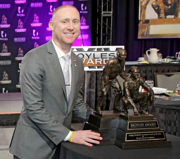 LSU's Joe Brady wins Broyles Award as college football's top assistant ...