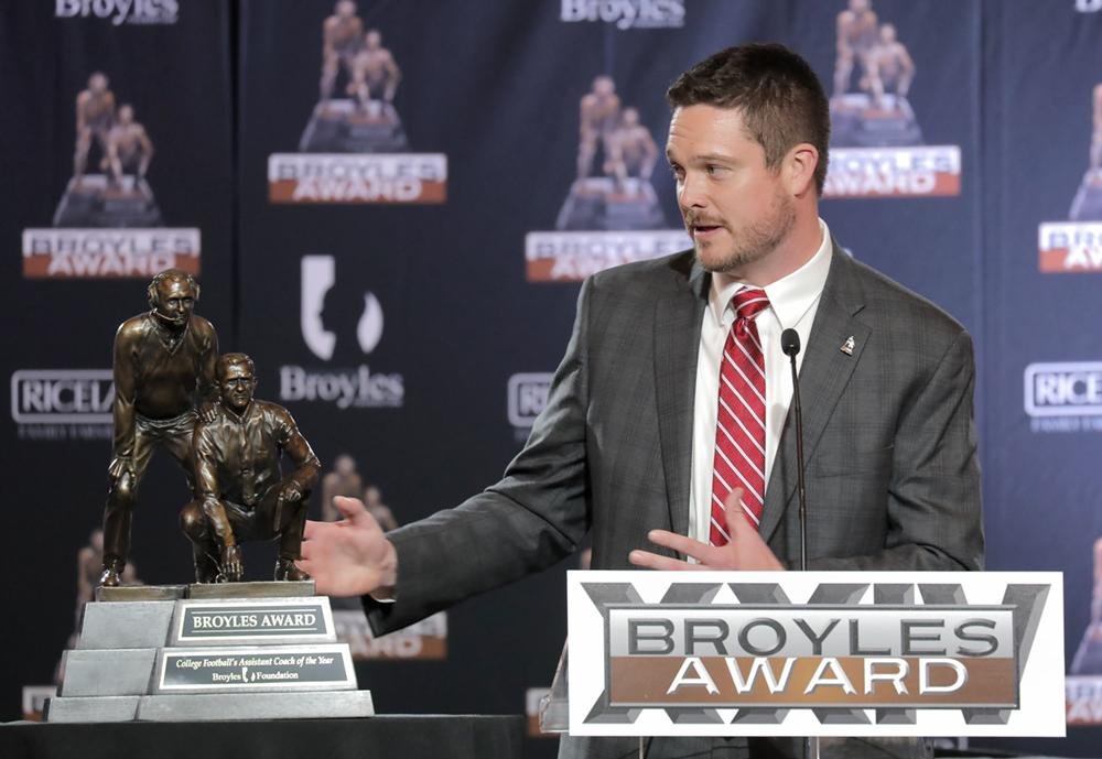 Broyles Award winner named in Little Rock | The Arkansas Democrat ...