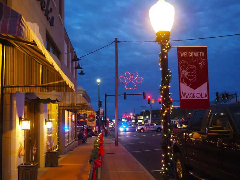 Magnolia shop students design, build city’s Christmas light displays ...