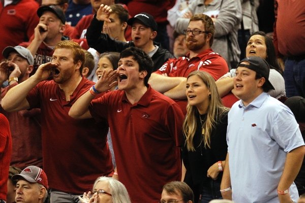 Razorbacks revel in loud supporters in North Little Rock; 'not many ...