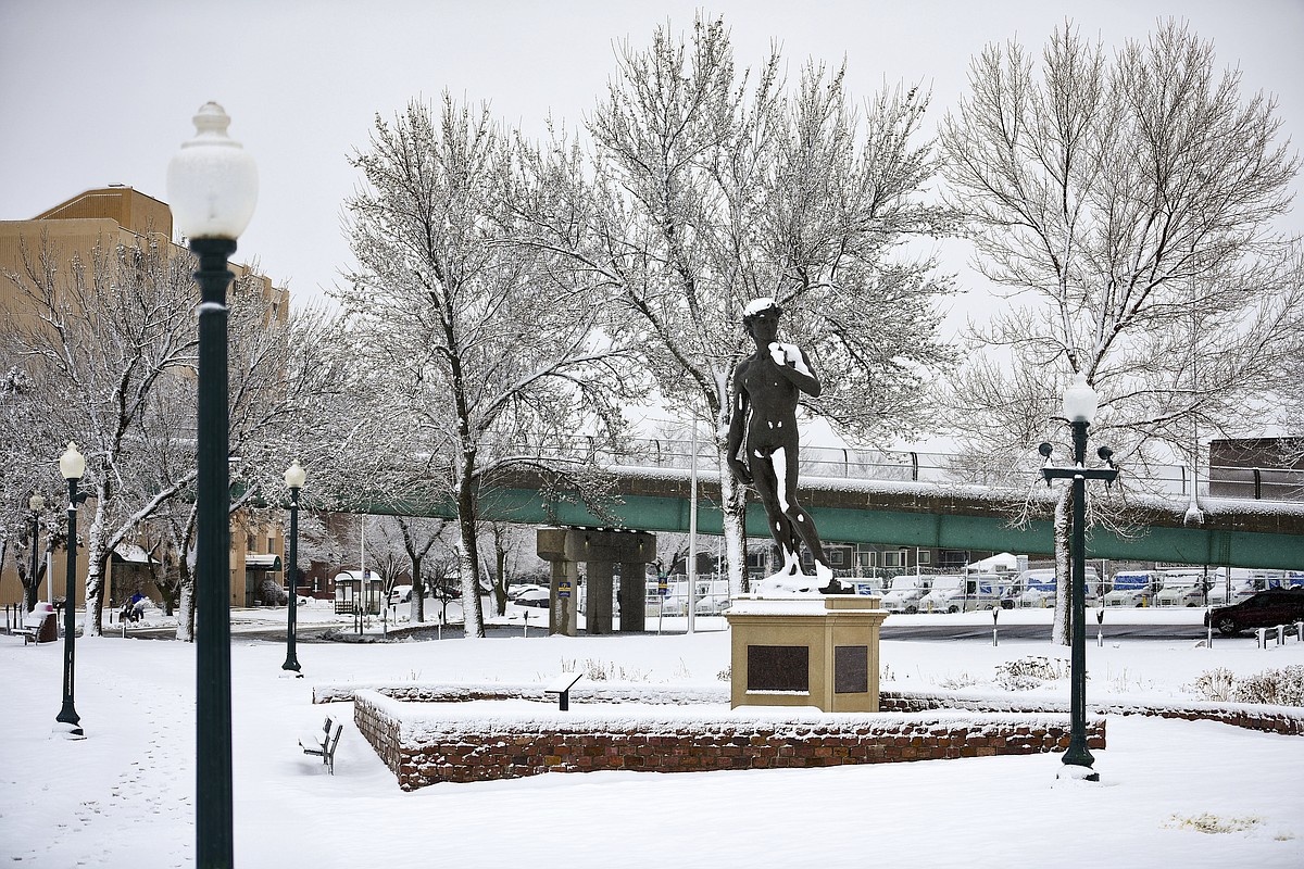 Powerful winter storm lingers in Upper Midwest | Hot Springs Sentinel ...