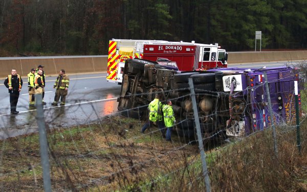Single vehicle wreck slows down traffic on Hwy 167