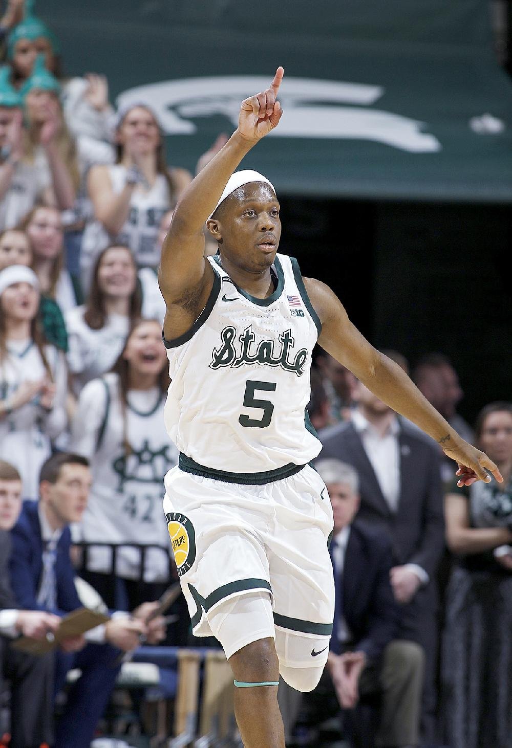 Winston scores career-high 32 as Spartans roll