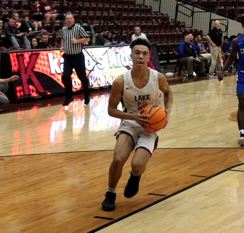 Wampus Cats run over Wolves in tourney final