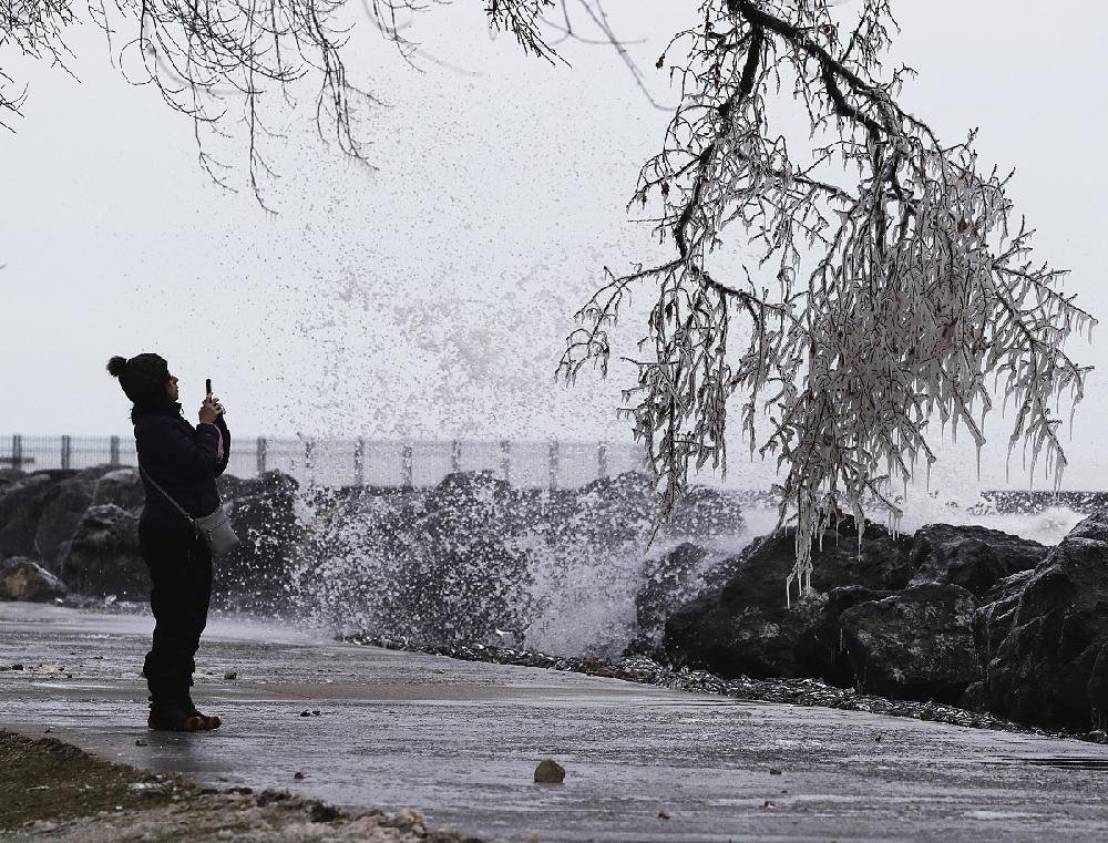 Storms leave thousands in dark