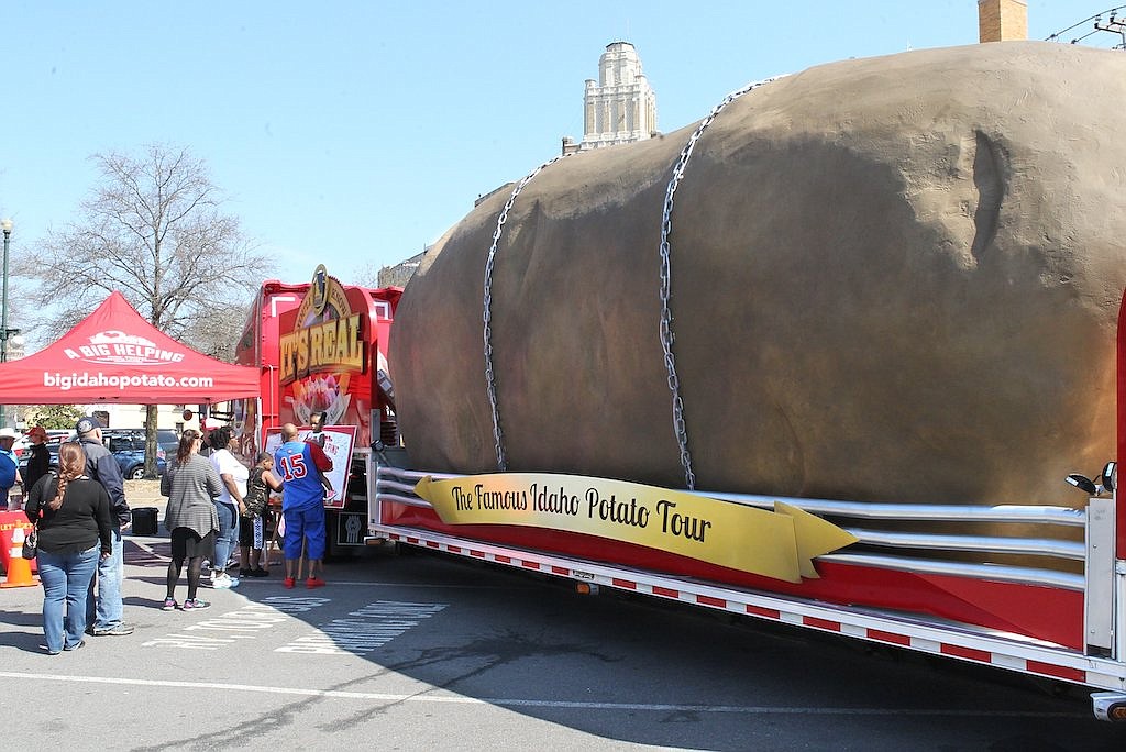 Big spud returns to little parade | Hot Springs Sentinel Record