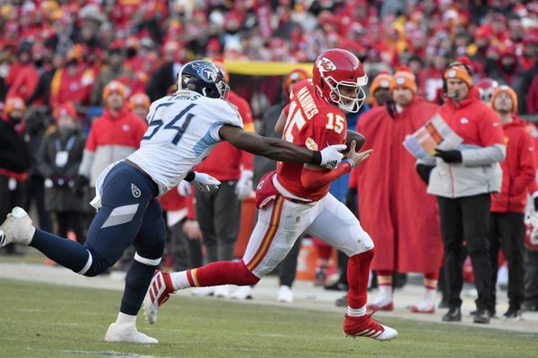 Mahomes thrills with legs as well as he can with arm | Northwest ...