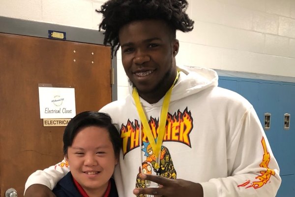 UA signee provides smiles in school | Whole Hog Sports