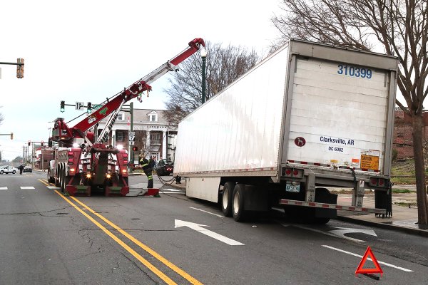 Trailer mishap | Hot Springs Sentinel Record