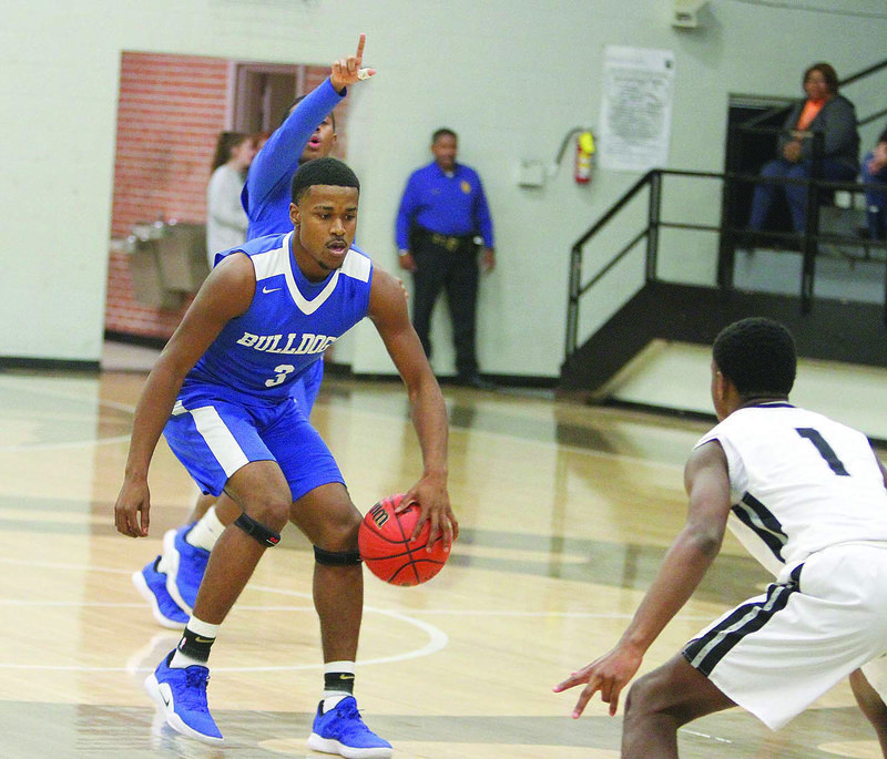 Davis plays through injuries to lead Strong | El Dorado News