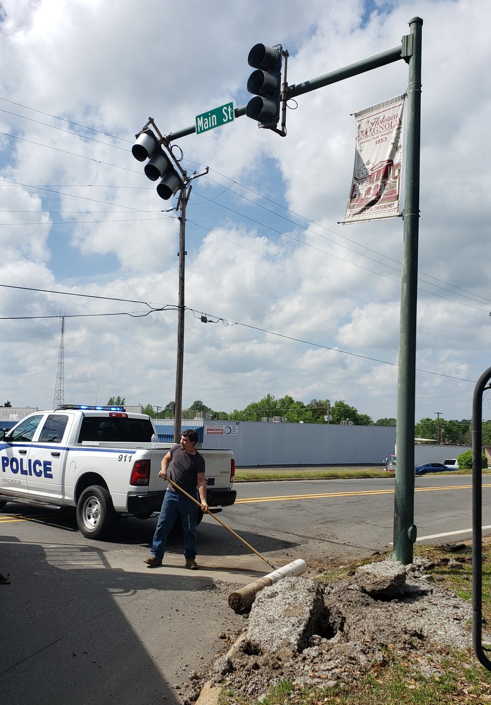 18-wheeler rips off axle, damages traffic light during short turn at W ...