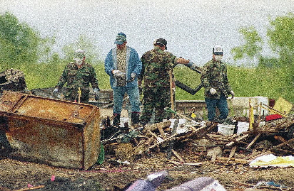 Waco religious sect perishes in 1993 fire after standoff
